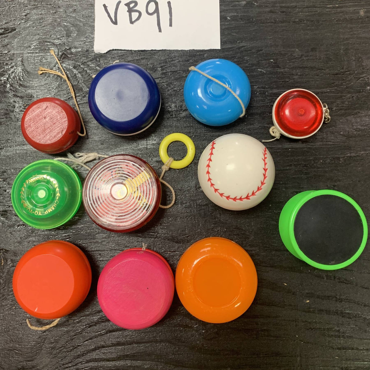 Vintage Lot of Advertising, Beginner, Novelty Yo-Yos -Various styles a ...